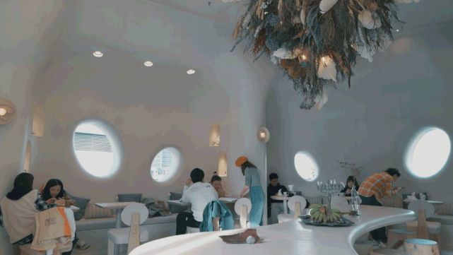 前滩太古里，TA们透过唇语“听见咖啡”_腾讯新闻