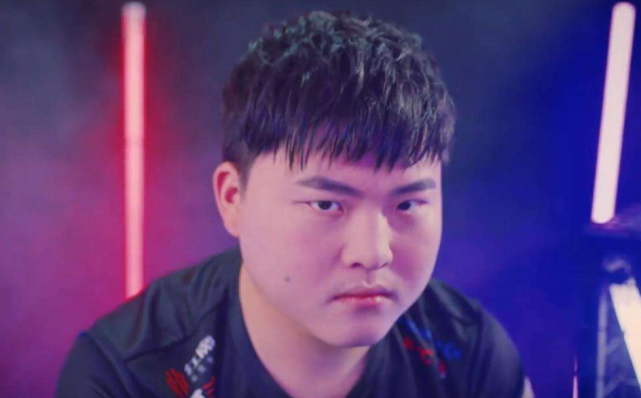 “UZI只需做1件事”！PDD首谈孤泳者，无状态：没嘲笑过乌兹和RNG_腾讯新闻
