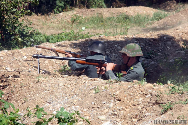 图说：瑞士LMG25轻机枪 达到通用机枪的标准 一名士兵即可操作_腾讯新闻