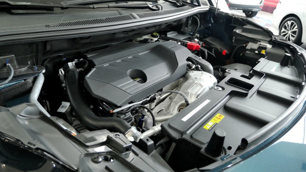 东风标致4008创享版到店实拍，1.8T＋8AT，随时开启赛车模式_腾讯新闻