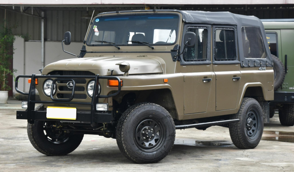 全新BJ212来了！外观复古，内饰无语，2.4T引擎＋四驱，仅9万_腾讯新闻