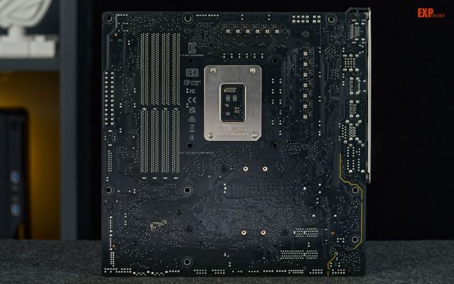 华硕DIY-APE B660 PRO MAX PLUS OC主板图赏：比原版奢华多了_腾讯新闻