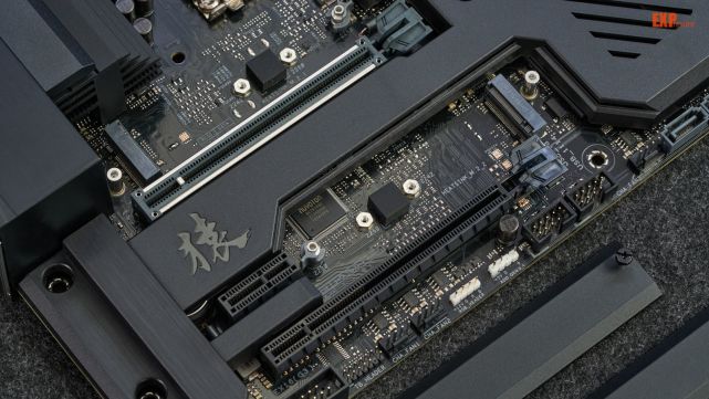 华硕DIY-APE B660 PRO MAX PLUS OC主板图赏：比原版奢华多了_腾讯新闻