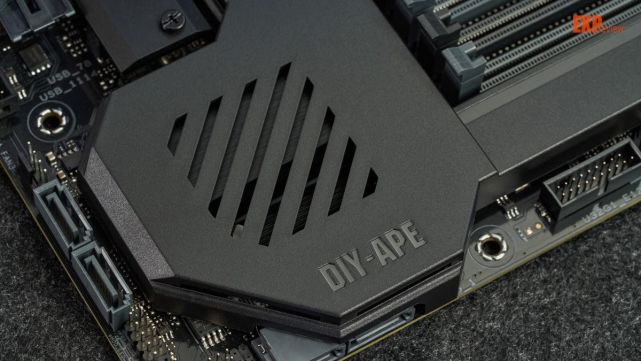 华硕DIY-APE B660 PRO MAX PLUS OC主板图赏：比原版奢华多了_腾讯新闻