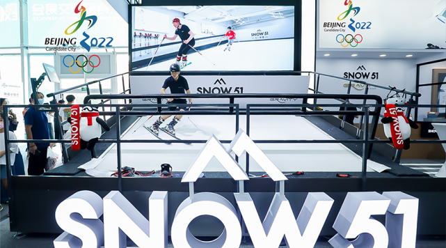 年轻人的滑雪自由：赛在室外，热在室内_腾讯新闻