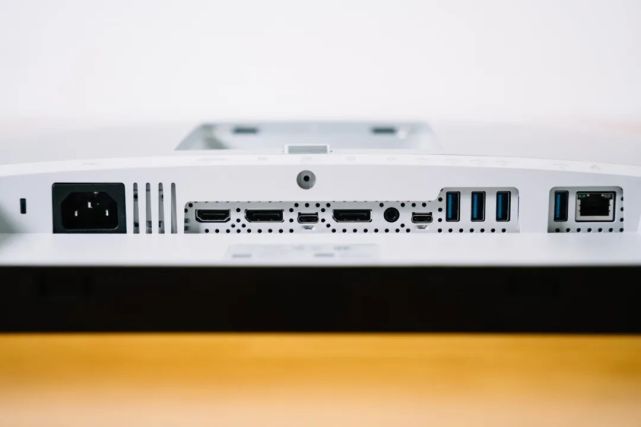 戴尔UltraSharp U2723QE 4K显示器评测：高对比度的IPS Black时代来了！_腾讯新闻