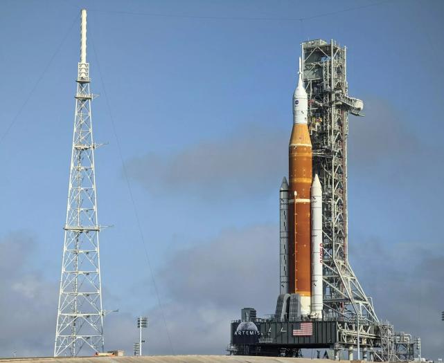 关于SLS的几个"必考点"！SLS是不是人类最强火箭？为什么没做回收设计？_腾讯新闻