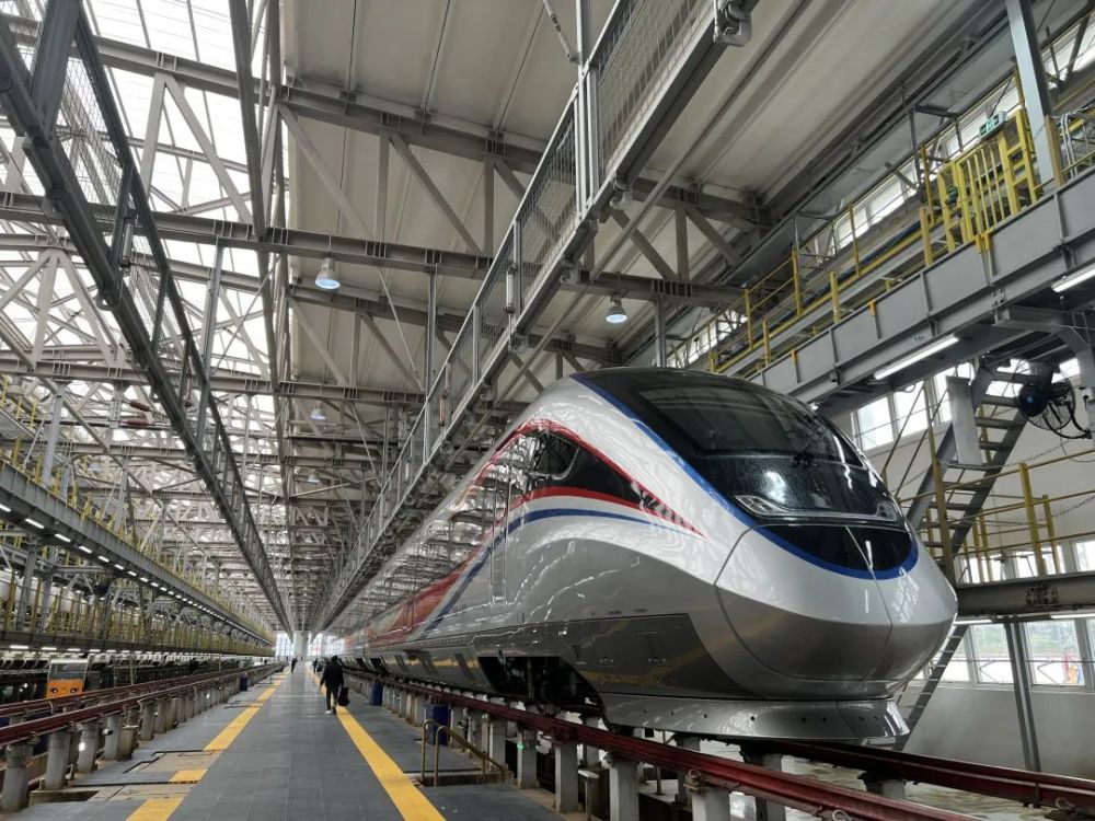 CRH3A-A城际列车首次亮相贵阳_腾讯新闻