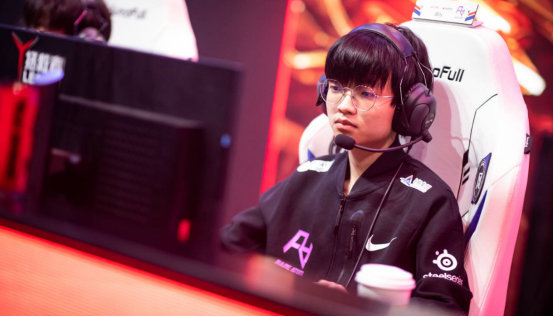 RA不敌BLG季后赛一轮游 iBoy玩AP卡莎遭到网友声讨_腾讯新闻