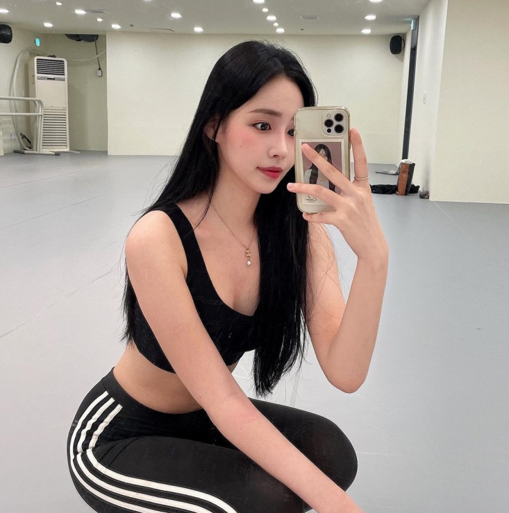 中野一家亲？Oner姐姐晒与Faker合照，网友直呼在一起_腾讯新闻