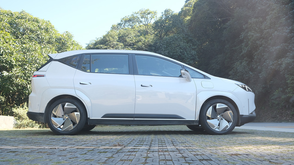 科技感满满，13.28万元起，2022款合创Z03值得入手吗？_腾讯新闻