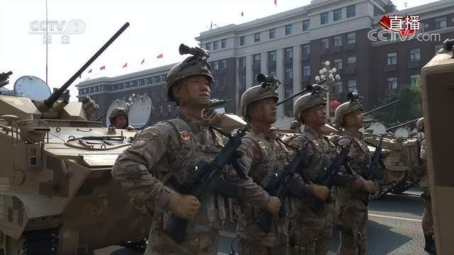 随着191精准步枪的大量装备，本质上不是狙击步枪的85/88式将被淘汰_腾讯新闻