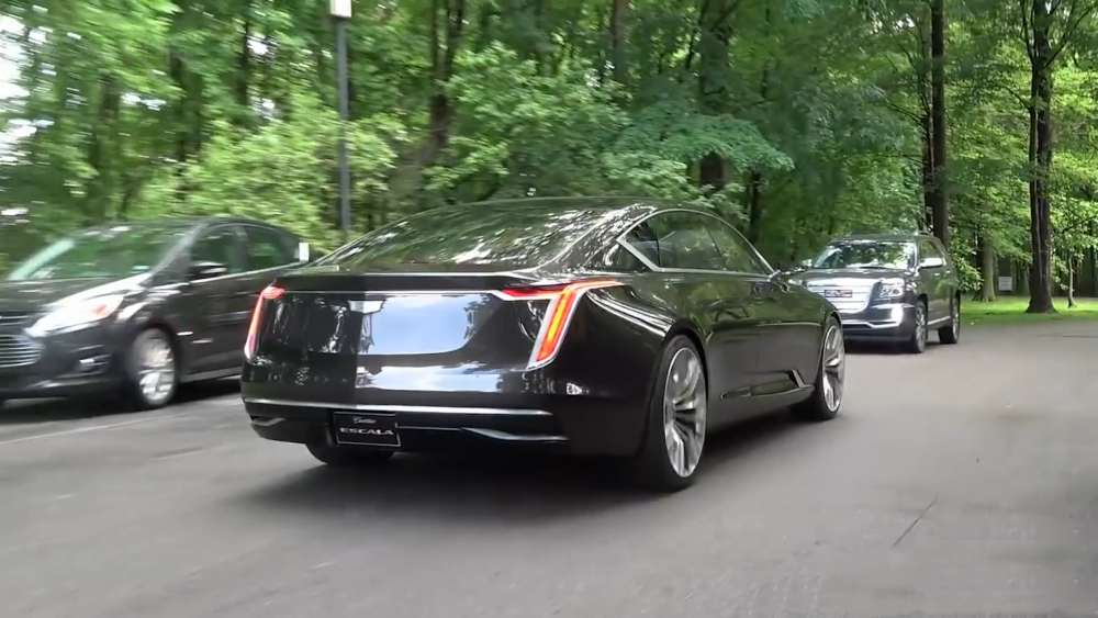 2022款“凯迪拉克CT8”量产，配4.2T＋10AT，售价超70万！_腾讯新闻