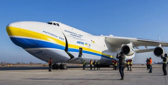 “死”于俄乌冲突的安-225：曾是世界最大的运输机，生于太空竞赛时代_腾讯新闻