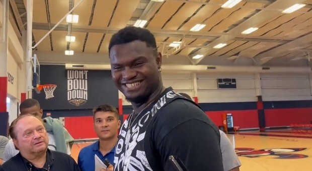 薪资专家：锡安今夏有资格与鹈鹕提前续约 最高可达5年2.23亿美元_腾讯新闻