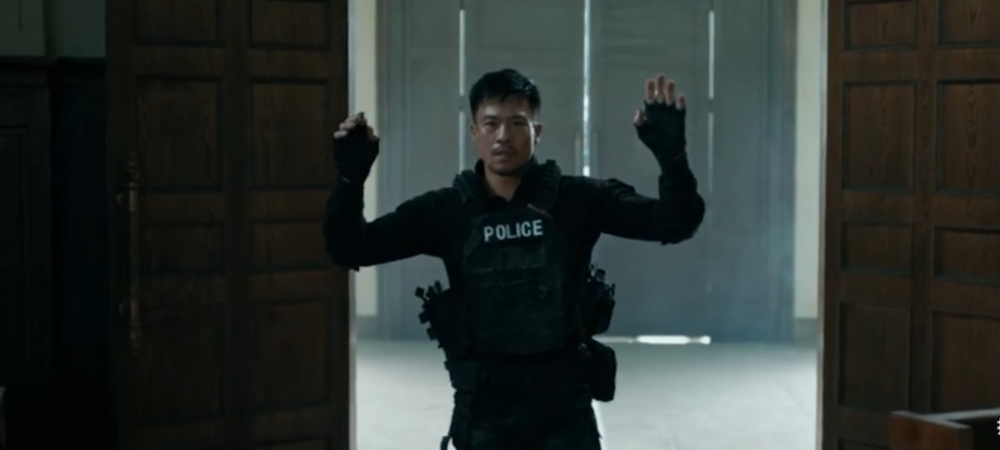 安志杰时隔八年演男主，一上映就是全网冠军，《盲战》凭啥这么猛_腾讯新闻