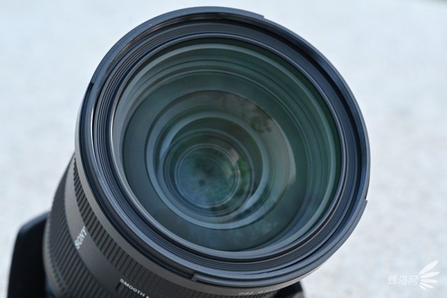 体积更小性价比更高的二代头 索尼SEL2470GM2评测_腾讯新闻