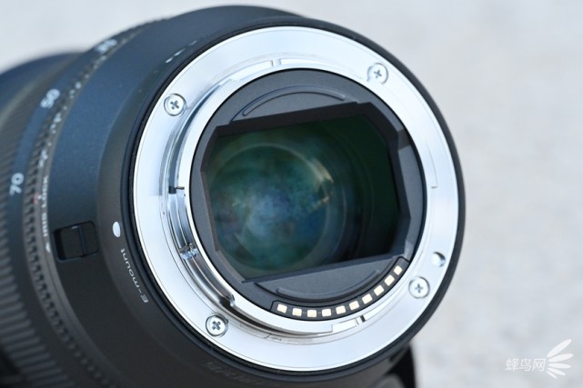 体积更小性价比更高的二代头 索尼SEL2470GM2评测_腾讯新闻