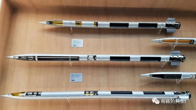 2022年红场阅兵唯一“新”装备——龙卷风-G多管火箭炮_腾讯新闻