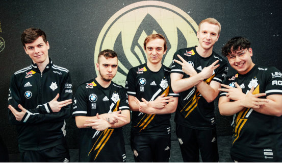 G2追平RNG去年记录 小组赛8-0全胜出线 赛后行脱帽礼_腾讯新闻