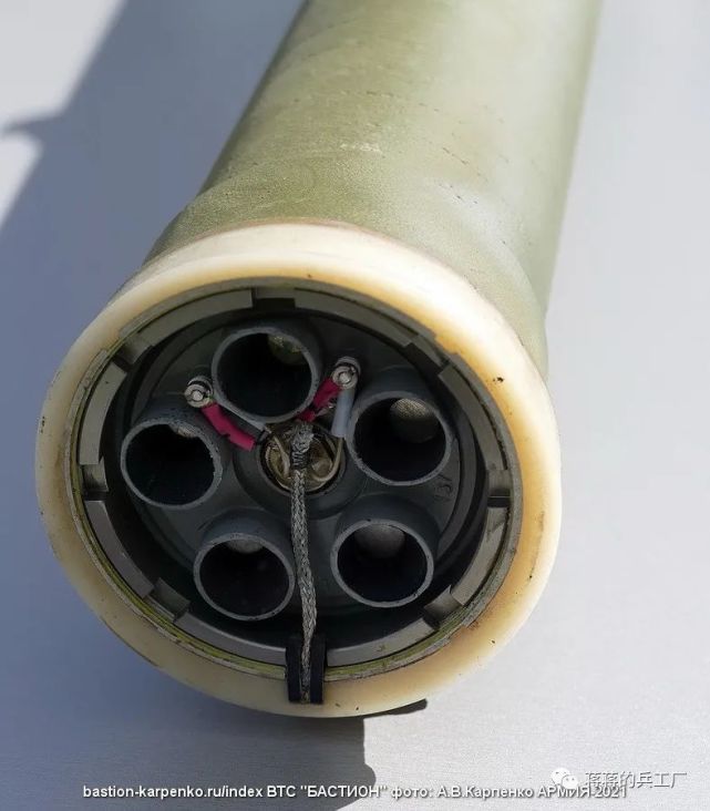 乌克兰缴获俄军9K333便携式防空导弹，多波段导引头抗干扰能力强_腾讯新闻