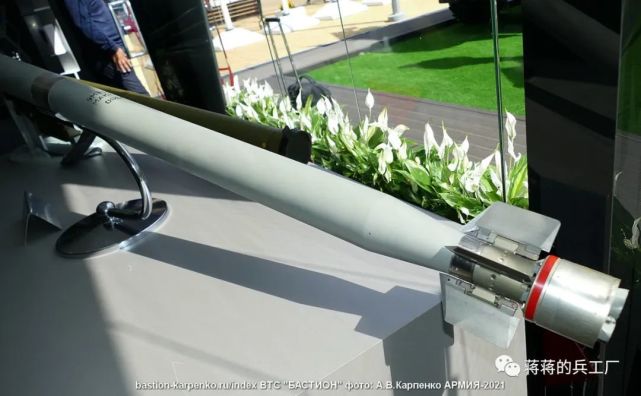 乌克兰缴获俄军9K333便携式防空导弹，多波段导引头抗干扰能力强_腾讯新闻