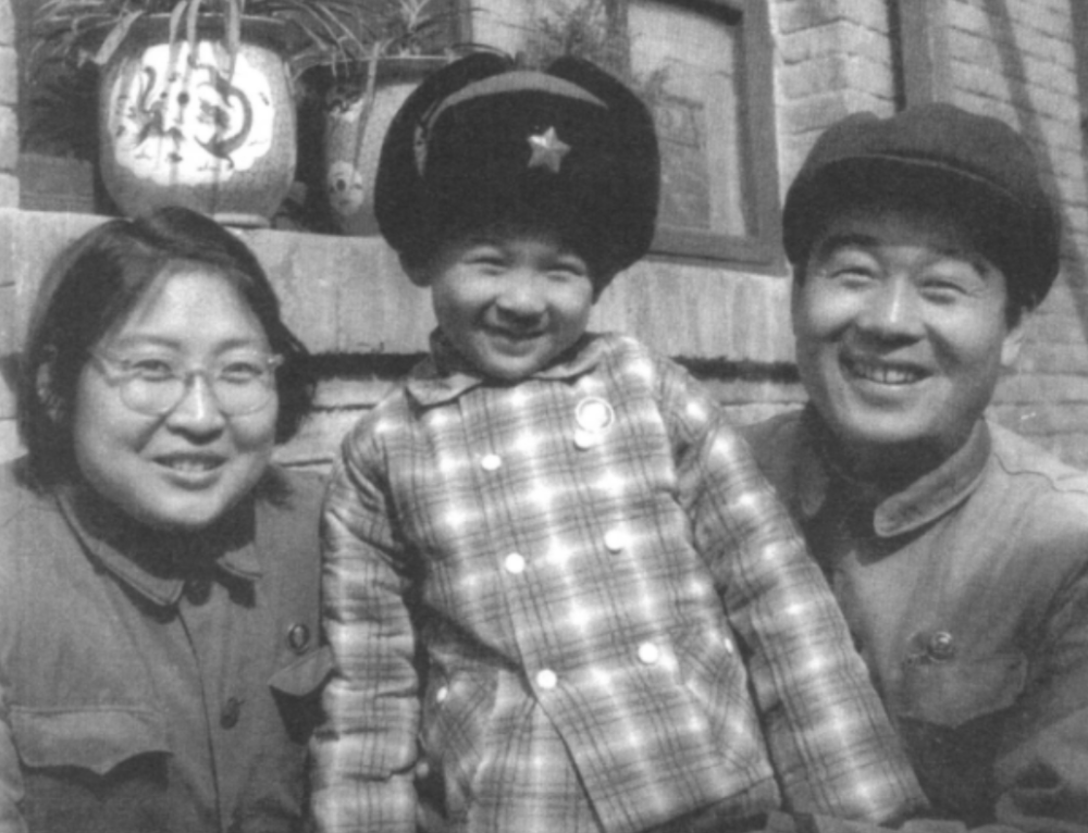 1959年毛主席询问李敏，孔令华的爸爸是谁？李敏：了解家长干嘛？_腾讯新闻