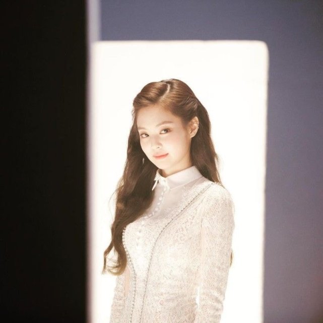 Jennie演技引热议，古装剧，现代戏都演过，HBO美剧拿到新角色？_腾讯新闻