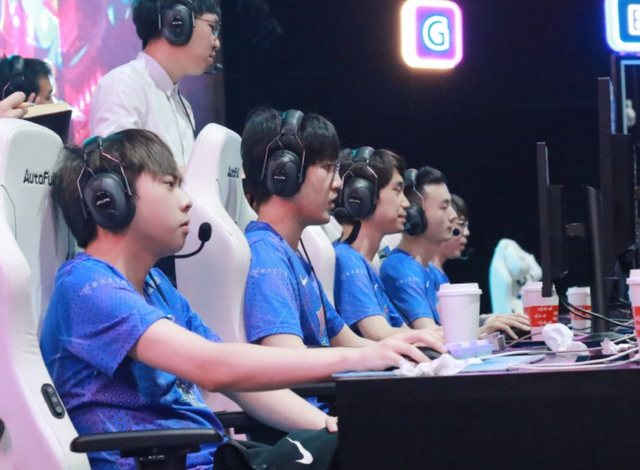 SMLZ也救不了WE？对阵LPL榜二V5或迎四连败，左手迎战硬币哥！_腾讯新闻