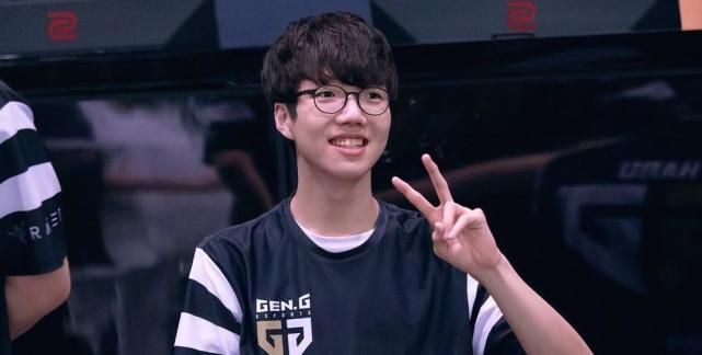 LOL：Bo欧服账号曝光，定位赛100％胜率，疑似转AD位拯救VIT_腾讯新闻