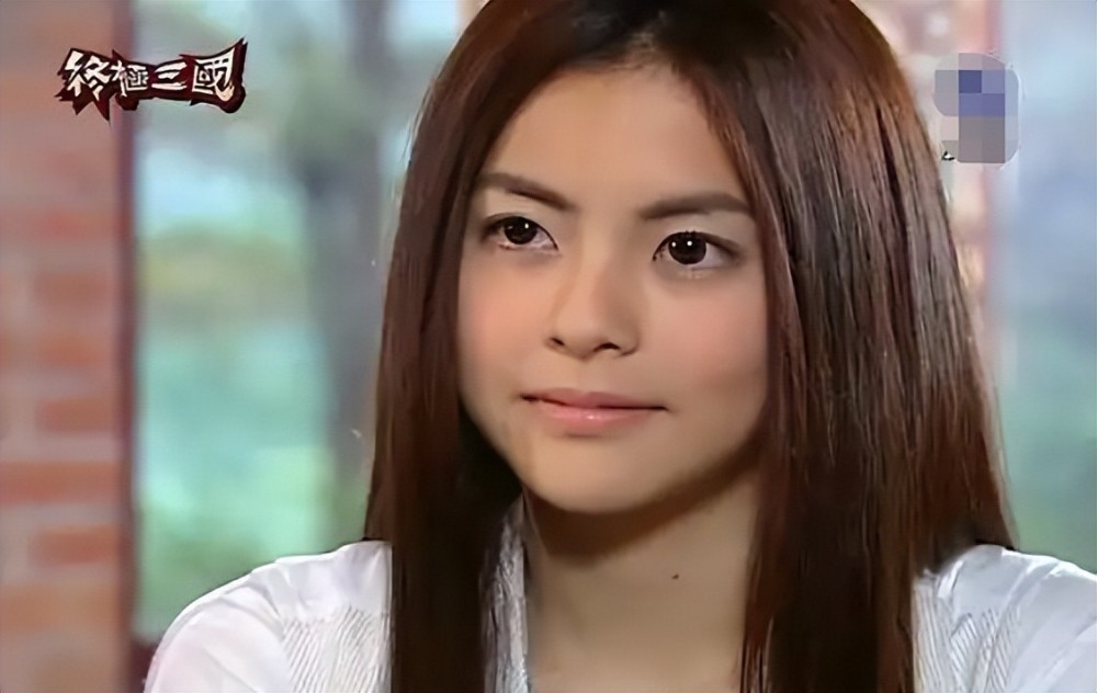 33岁女星任容萱公开恋情，为模特男友办生日趴，当众娇羞甜蜜拥吻腾讯新闻