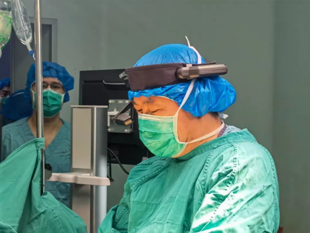 首例！中国首台5G远程国产骨科机器人辅助髋关节置换术_腾讯新闻