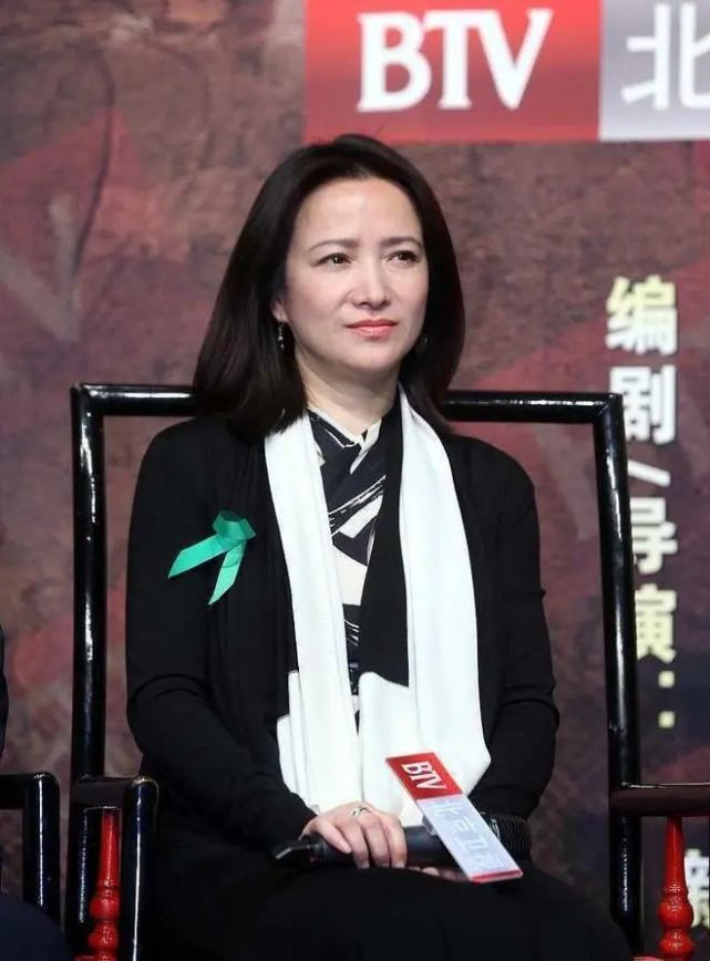 24年前，何晴34岁演少女！搭档何家劲，惊为天人_腾讯新闻