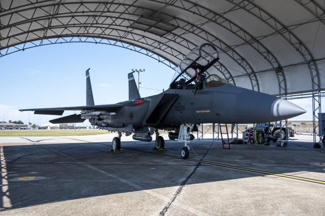 AIM-120D旧瓶装新酒，射程超过160公里，霹雳-15仍然在技术上碾压_腾讯新闻