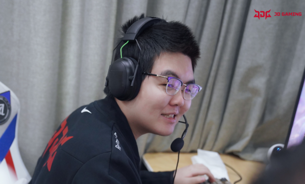 常规赛最佳上单呼之欲出？369与TheShy二选一？_腾讯新闻