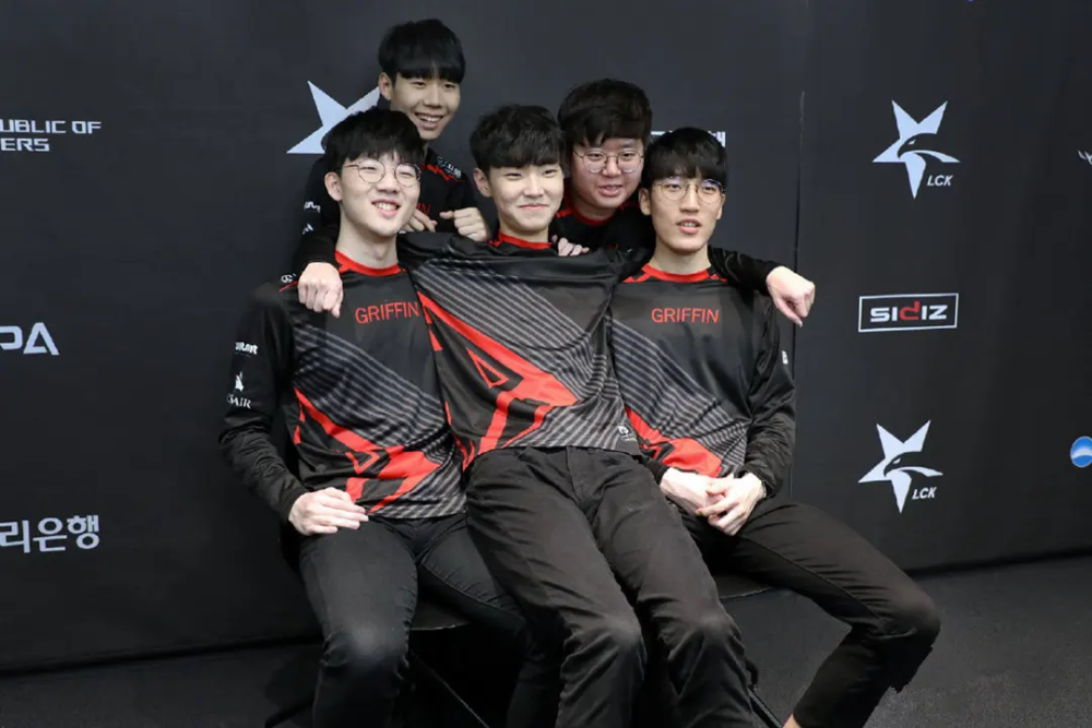 GRF才真正算“散是满天星”？GEN.G三位选手晋级S赛，就等LPL三位_腾讯新闻