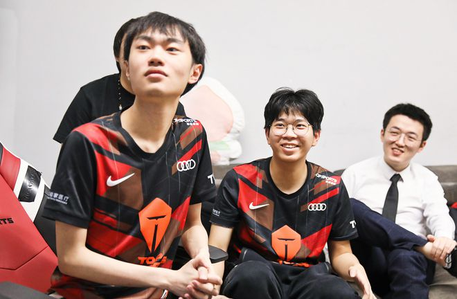 LOL：369赛后发文替大黄发声，中单差距别怪上路，阿乐发文真相_腾讯新闻