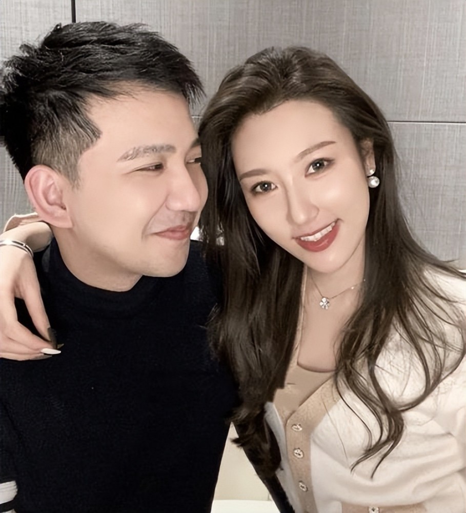 张嘉芸：父亲是张山、舅舅是陈佩斯，嫁给富豪老公后，住顶级豪宅_腾讯新闻