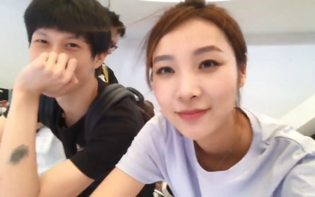 YJJ女流官宣领证结婚 神仙眷侣开启双人模式_腾讯新闻