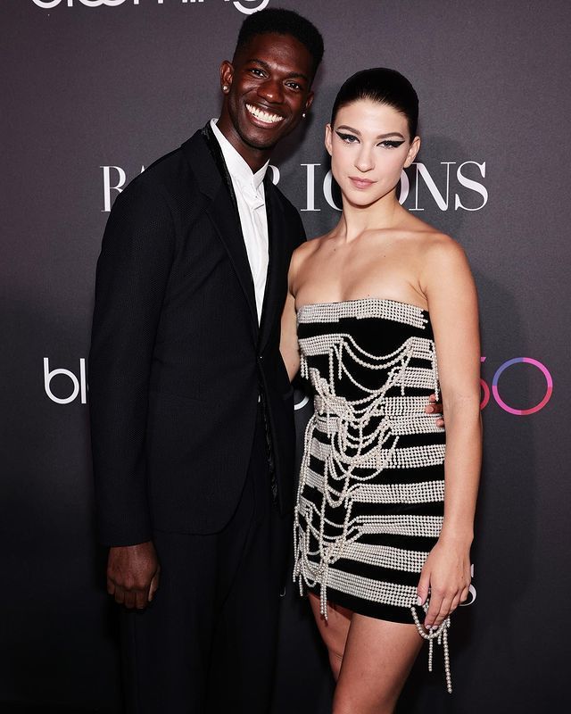 比尔·盖茨19岁小女儿“官宣”黑人男友，是斯坦福校友，派对上很甜蜜_腾讯新闻