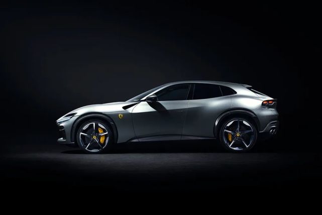 活久见，法拉利首款SUV 来了：V12、对开门，39万欧同时限购_腾讯新闻