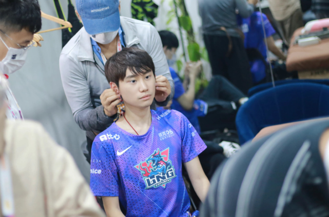 LBL焦点战来袭，FPX冠军ADC回归赛场，Doinb谈Uzi_腾讯新闻