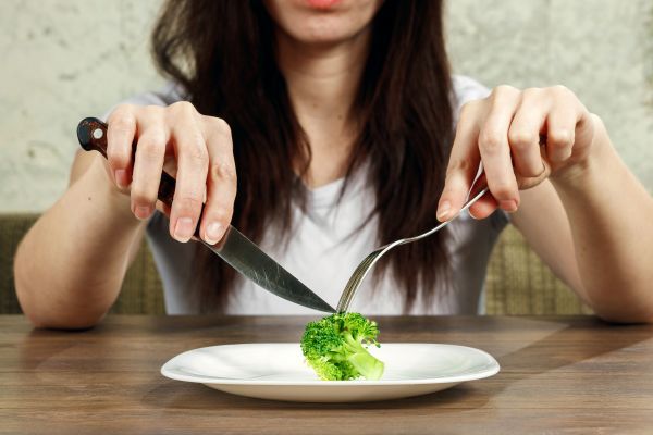 西媒：放弃迅速减重的“奇迹饮食”吧，危险不容忽视！_腾讯新闻