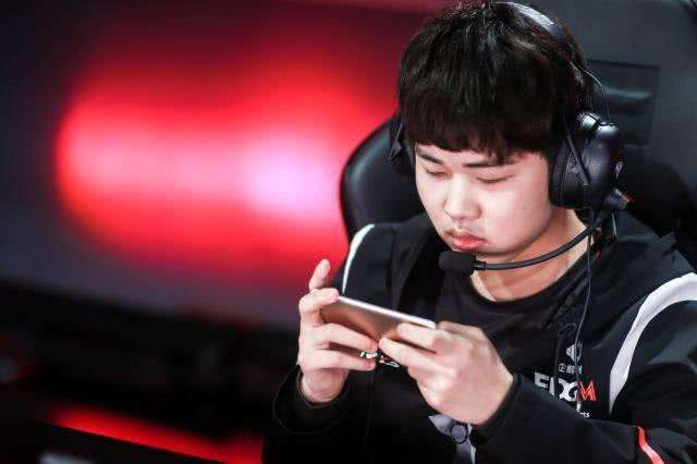 KPL老将再出发，初晨离开AG超玩会之后，正式宣布加盟Wz，未来可期！_腾讯新闻