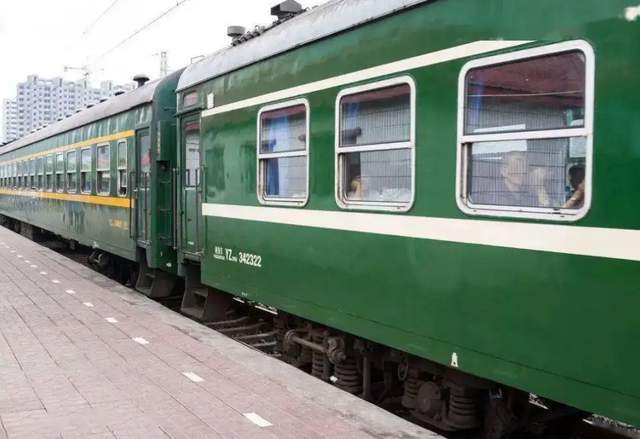 上海有一趟“特快列车”，直达重庆，全程只有9站_腾讯新闻