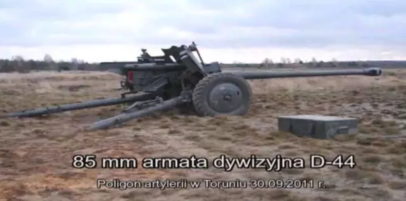 56式85mm加农炮退役：直瞄打击精度极高，称其射程15公里言过其实了_腾讯新闻