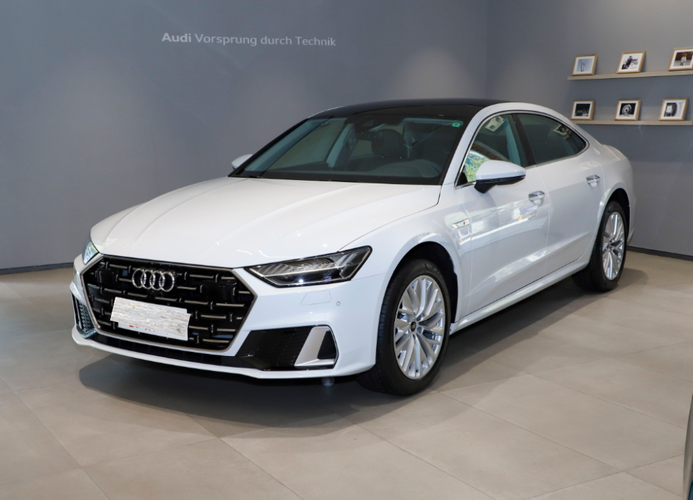 评测奥迪A7L白法师版，加长后优势尽显，轴距超过3米_腾讯新闻