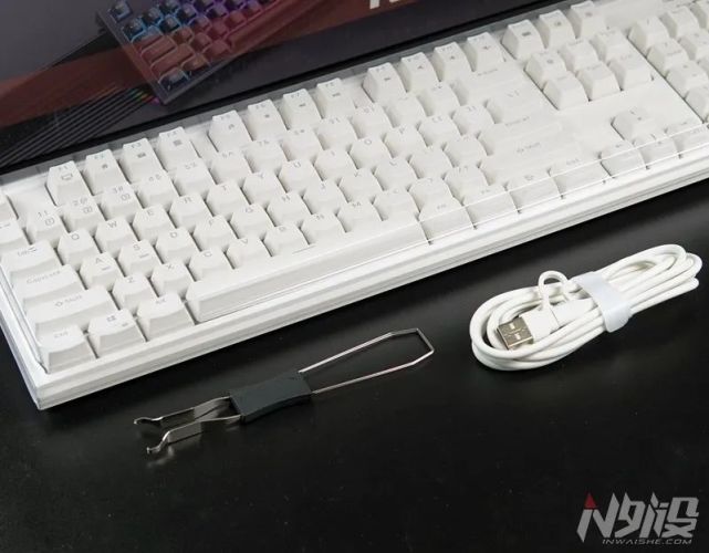 高性价比皇牌 RK R104机械键盘上手简评_腾讯新闻