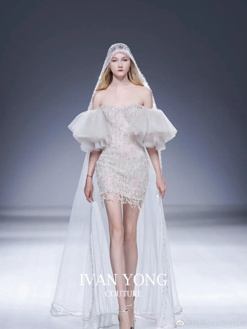 如璀璨星河般耀眼的婚纱系列，马来西亚籍设计师同名品牌IVAN YONG 2023春夏高级定制系列_腾讯新闻