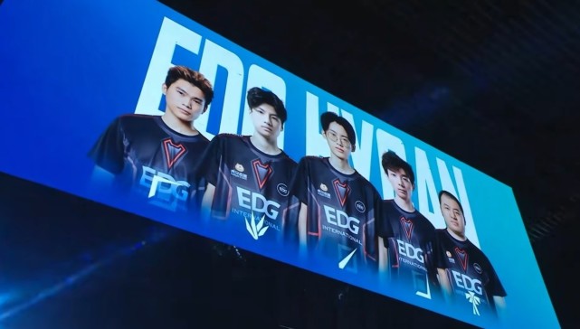 EDG天才中单夺冠，单场五个单杀！04年出生刚满18，Faker接班人_腾讯新闻